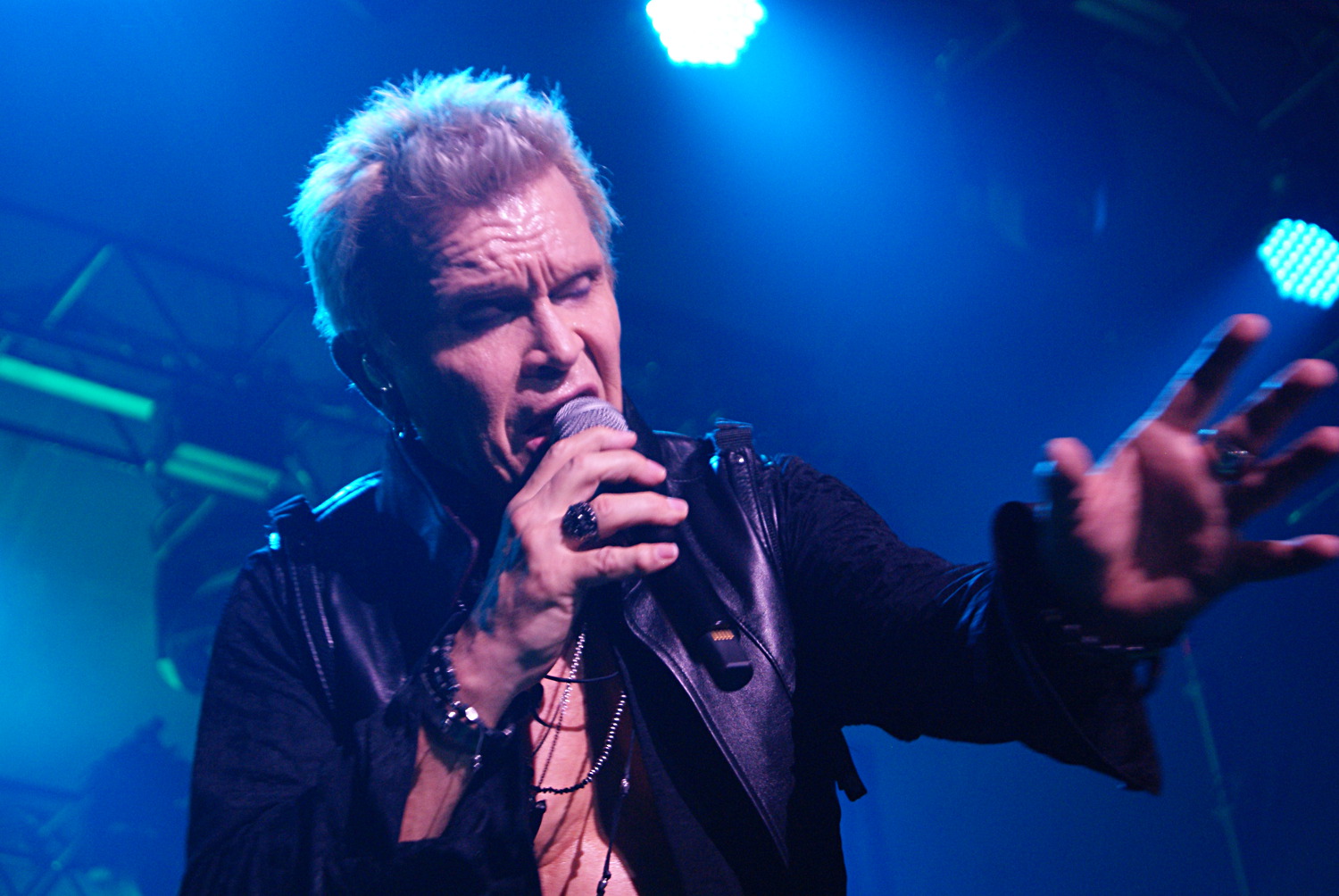 Billy Idol auf dem Tollwood in München - die Konzertkritik vom event ...